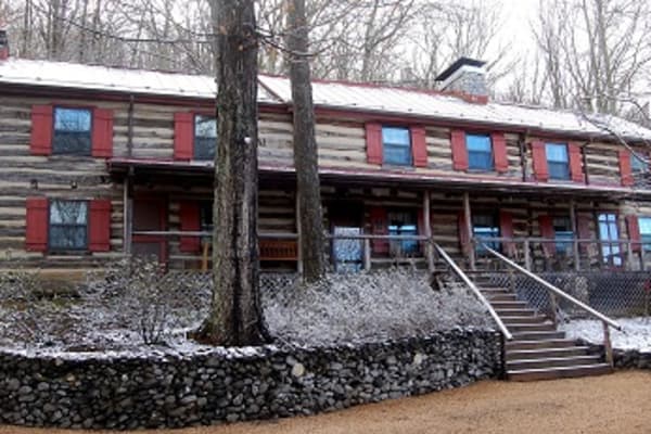 Sugar Tree Inn Bed & Breakfast at Blue Ridge in Vesuvius VA