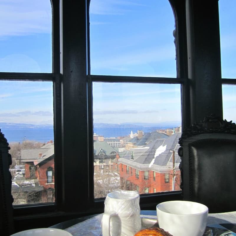 ROOM 906 | Burlington | Made INN Vermont, an Urban-Chic Boutique Bed ...