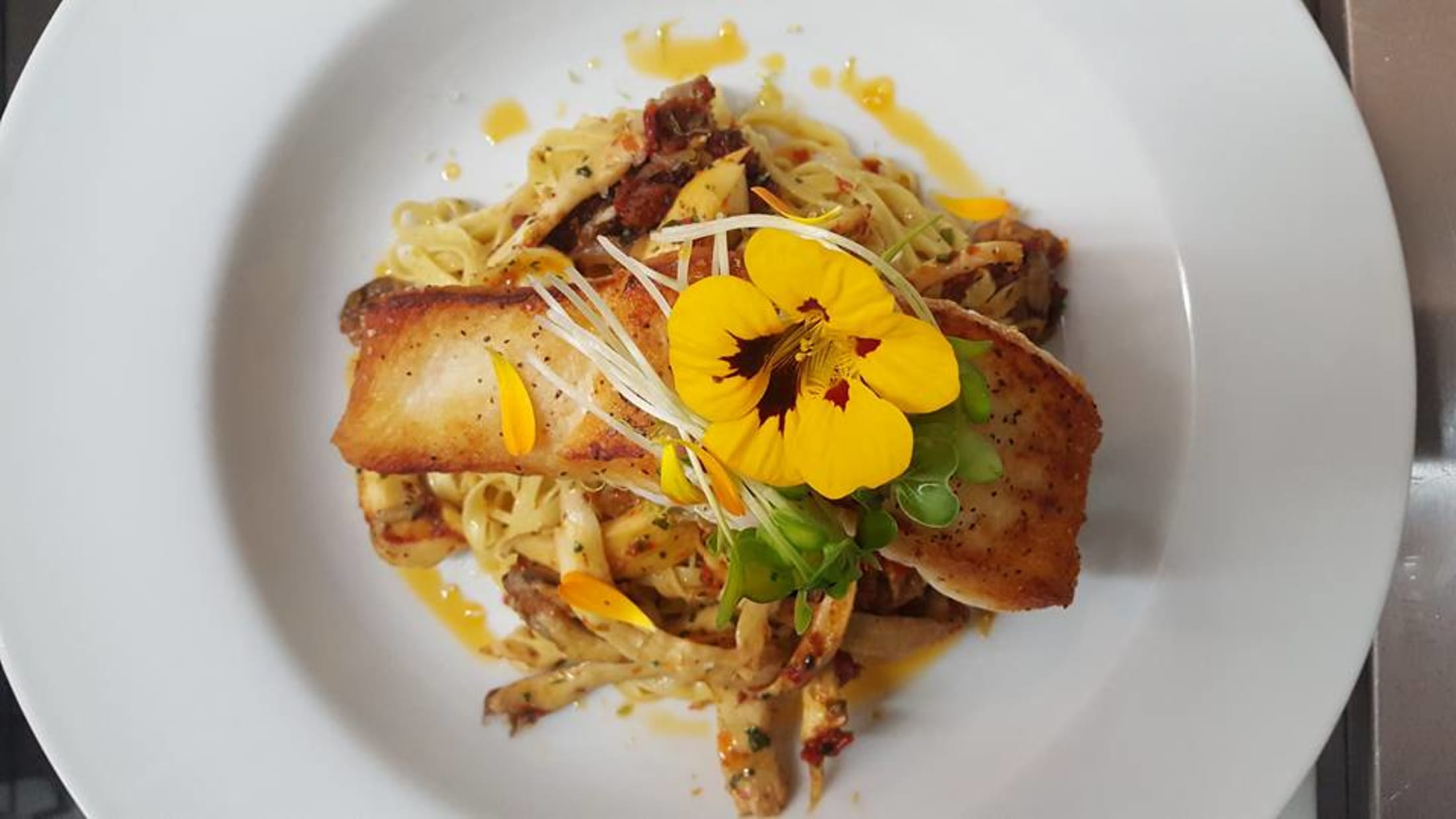 Ona Restaurant & Louge | Fine Dining in Yachats, Oregon