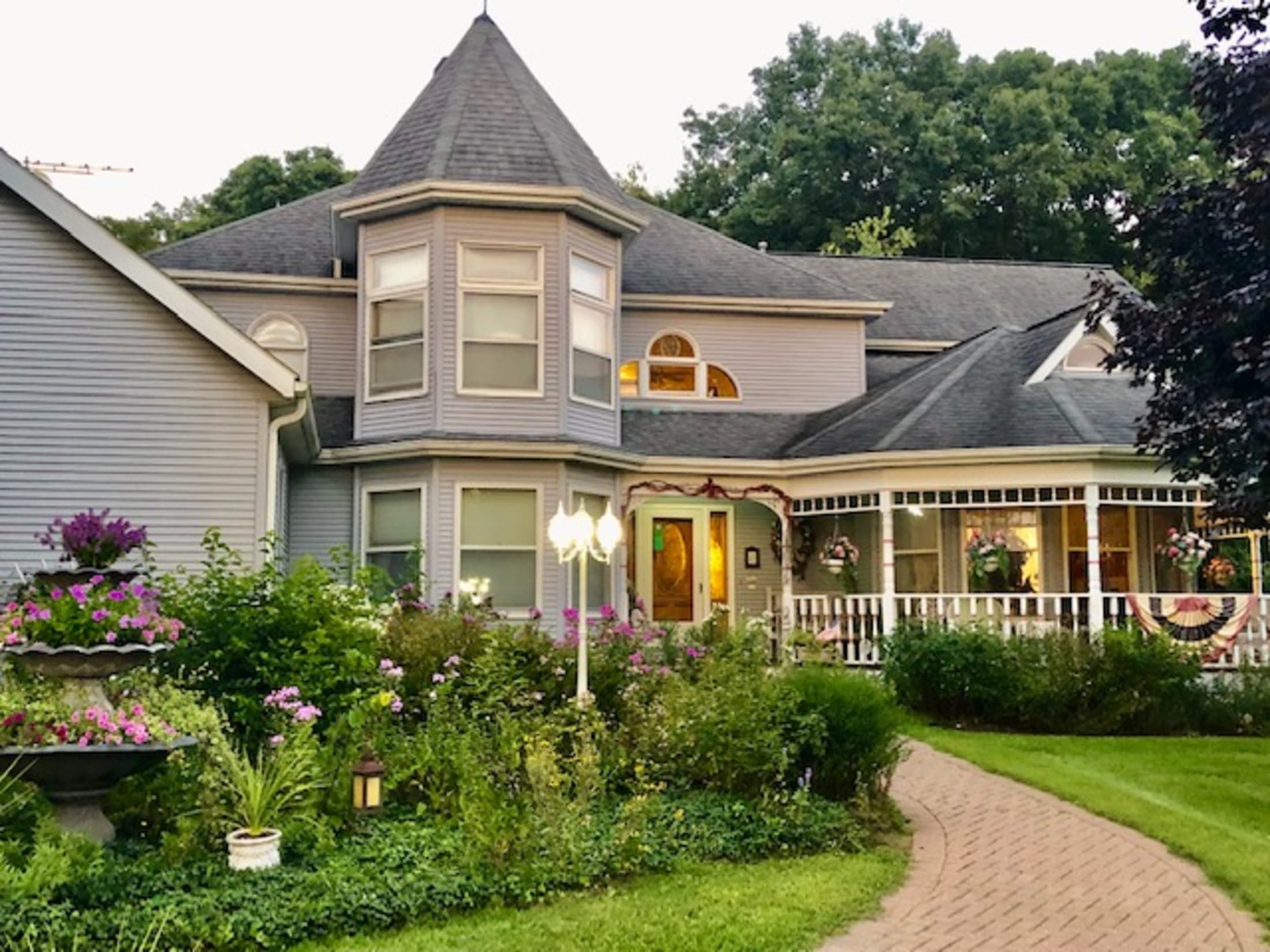 Cameo Rose Victorian Country Inn | A Madison, Wisconsin Area Bed and ...